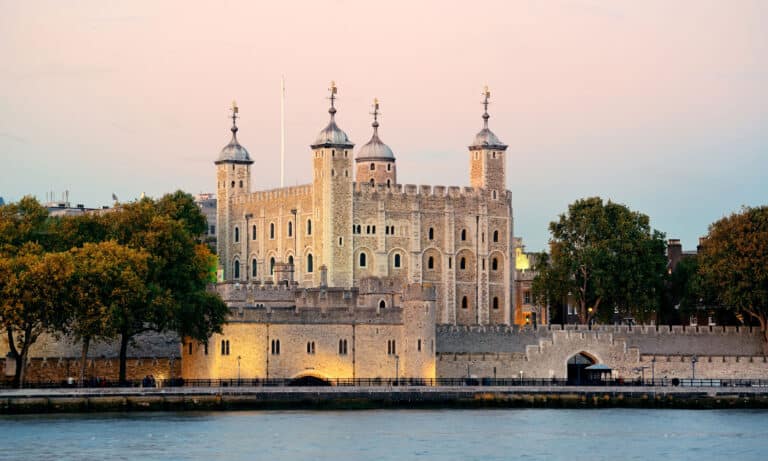 15 of the Oldest Surviving Castles in Human History - A-Z Animals