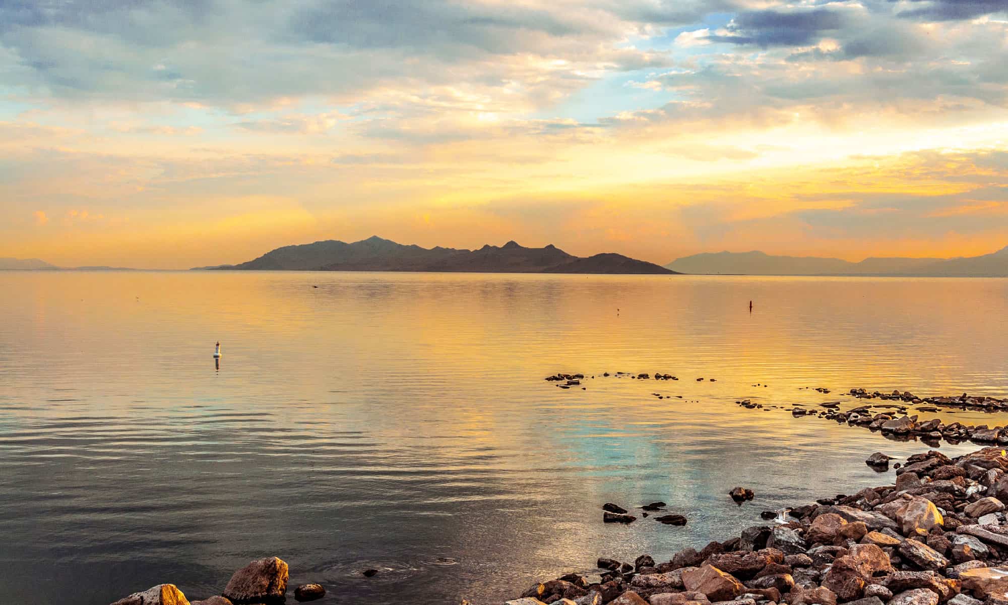 How Wide Is Great Salt Lake? - A-Z Animals
