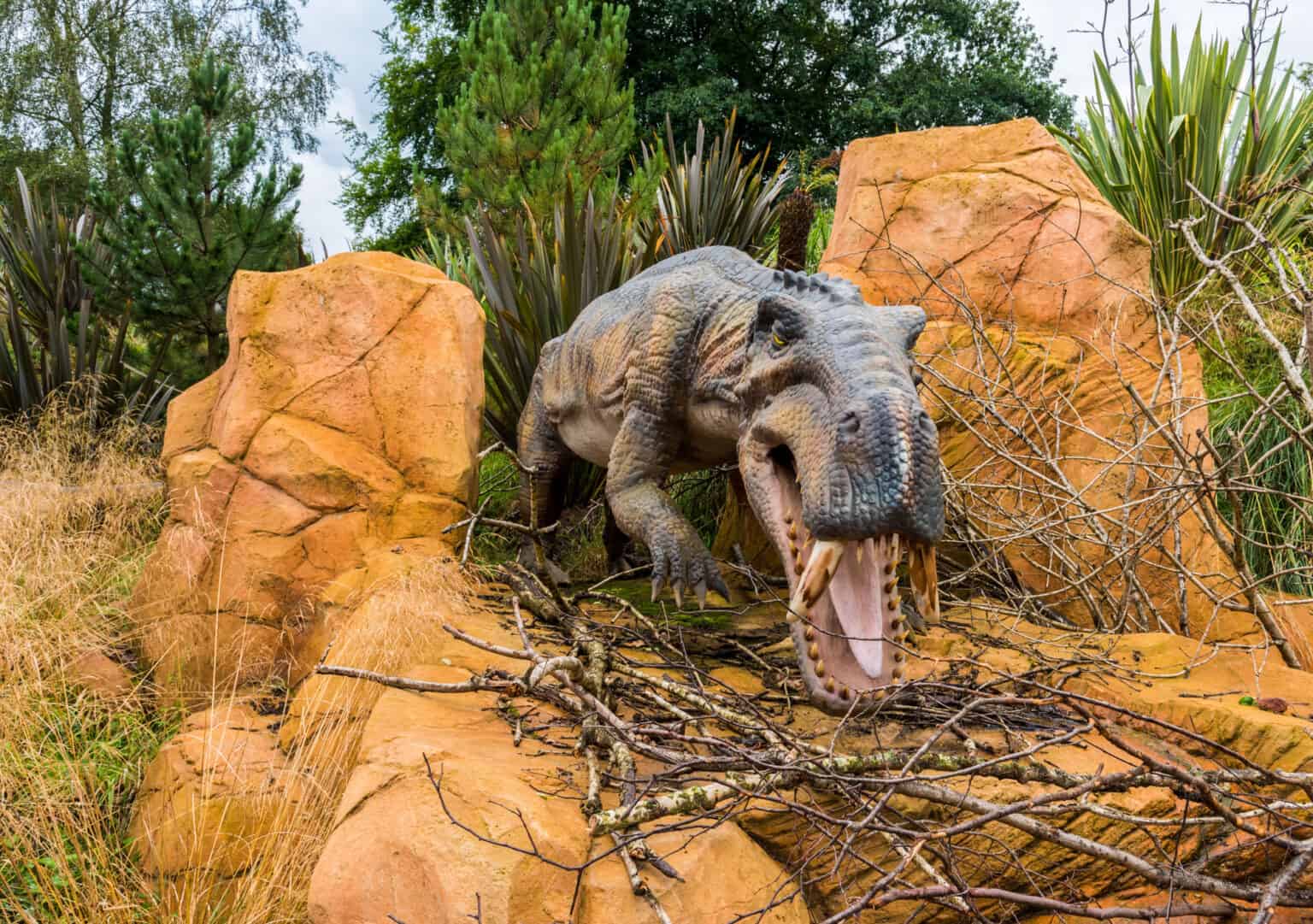 9 Huge Prehistoric Animals That Lived Before Dinosaurs - A-Z Animals Slideshows