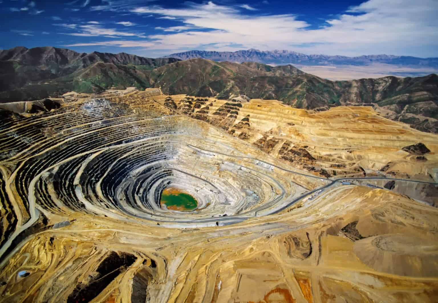 The World's 6 Deepest Pits (The Biggest is in Utah!) - A-Z Animals