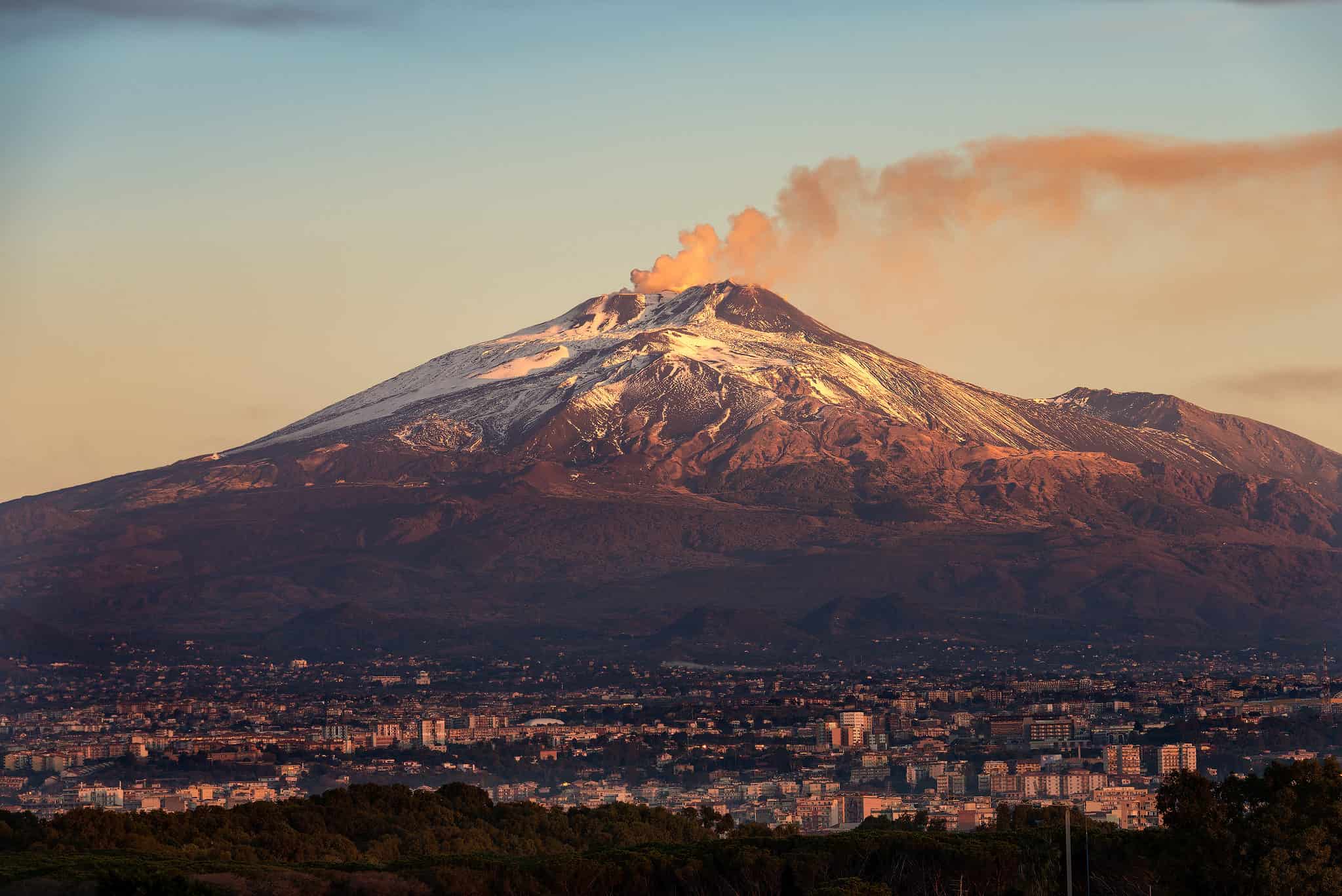 7 of the Oldest Active Volcanoes (Plus Their Last Eruption Date) - A-Z ...