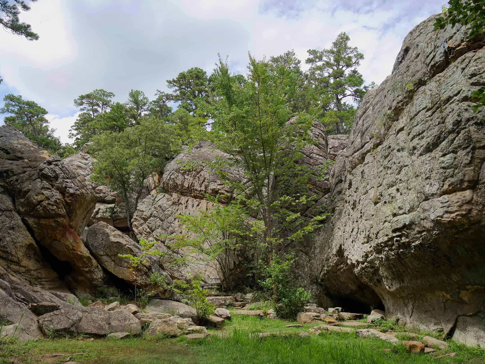 7 Incredible Caves in Oklahoma (From Popular to Hidden)