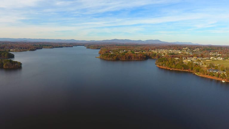 Remote lakes in south carolina to fish and swim - A-Z Animals
