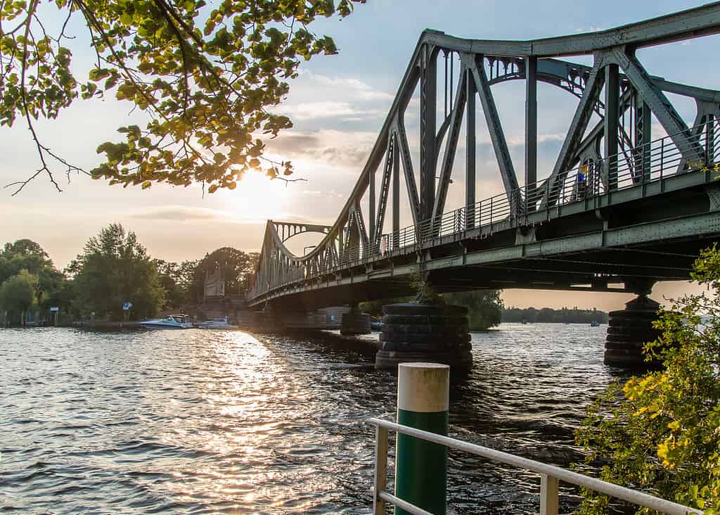 Discover the Top 9 Cities with the Most Bridges in the World - A-Z Animals