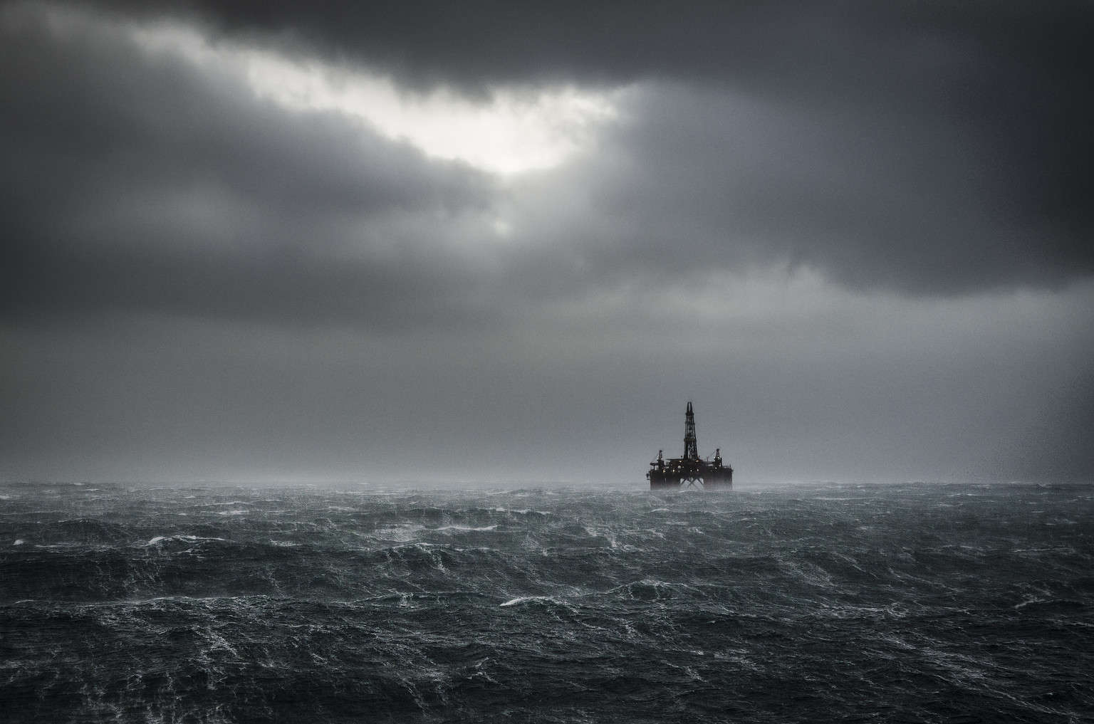 Where the Ocean Is Most Dangerous: Currents, Wildlife, and Risk Zones ...