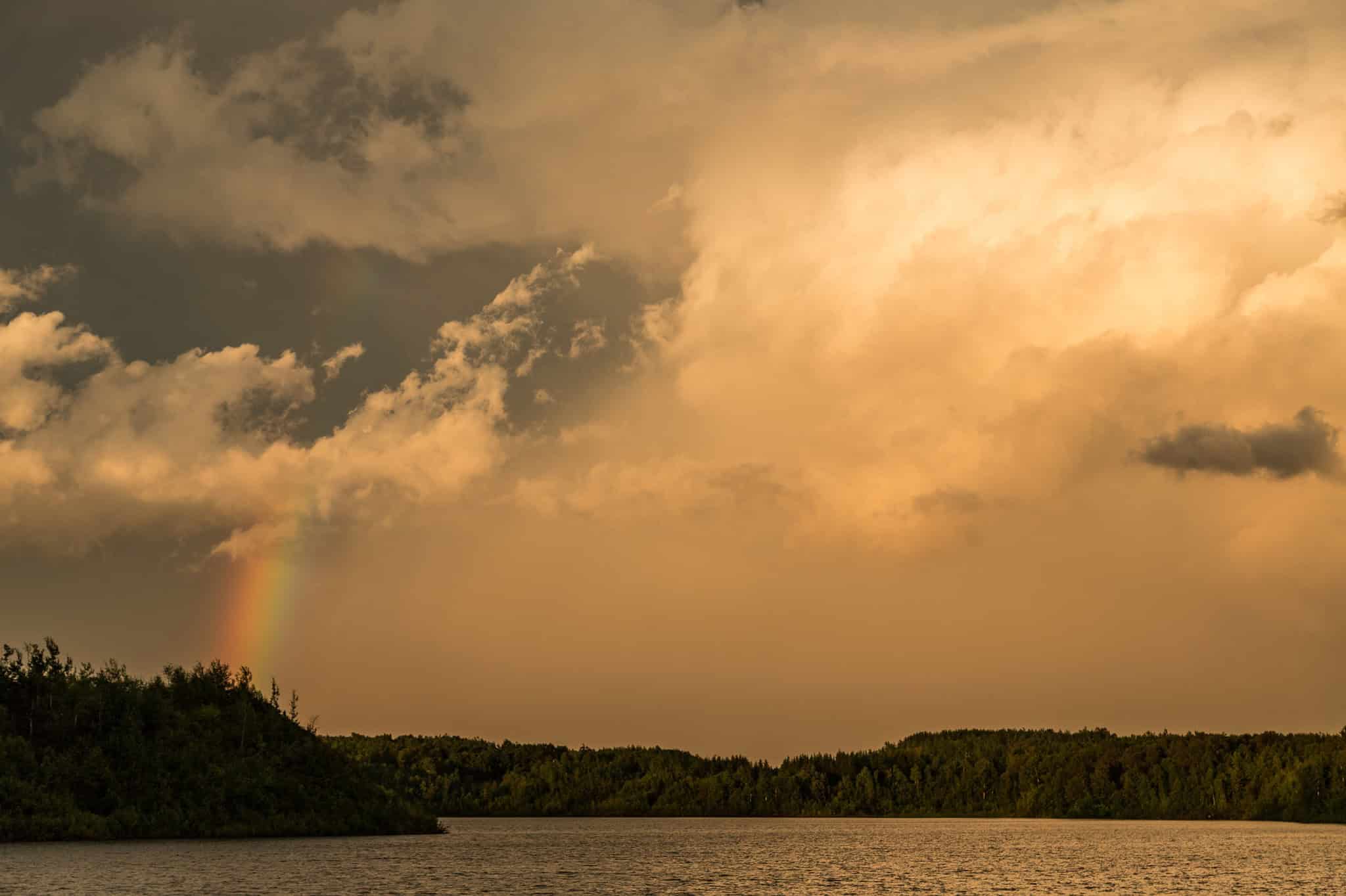 Where's The Bottom? This American Lake Plunges Almost 2,000 Feet Deep ...