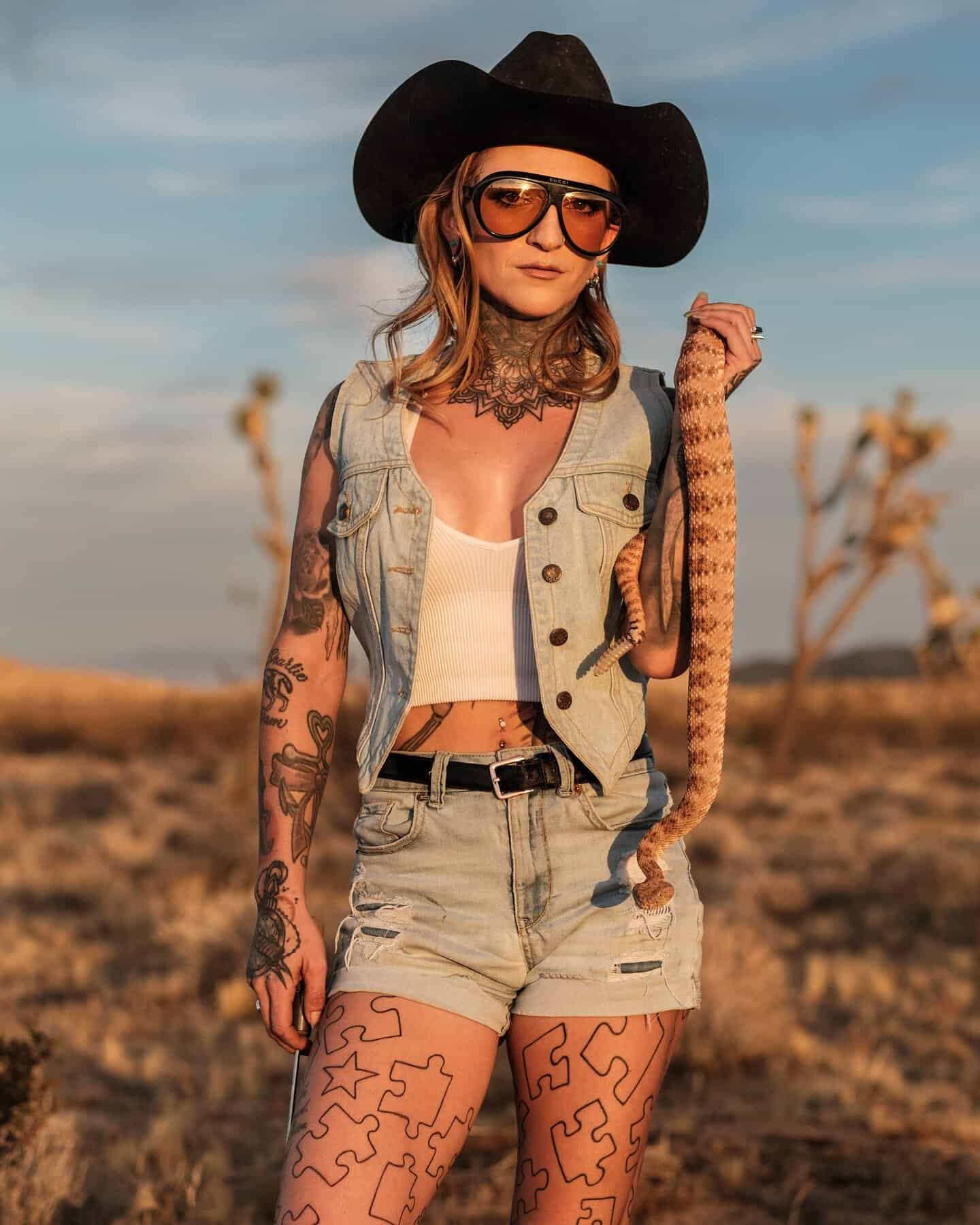 Rattlesnake Wrangling is a Calling for Former "City Girl" Danielle Wall ...