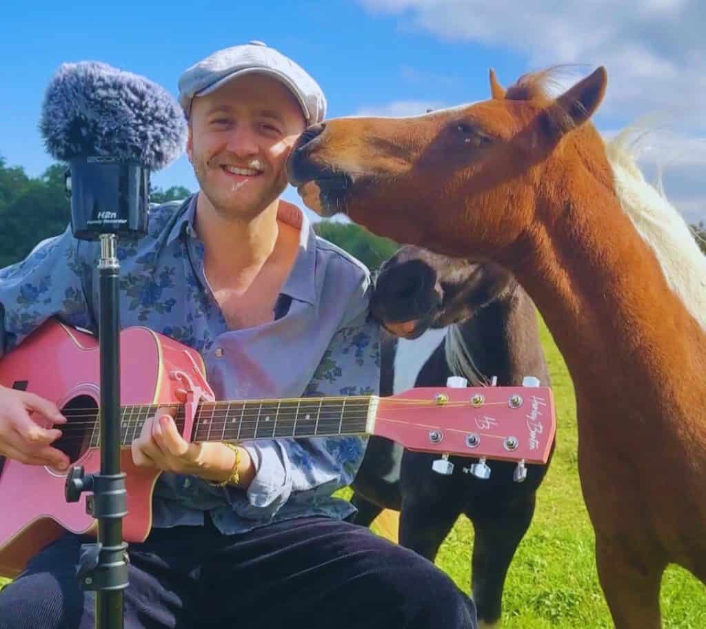 This Viral Musician Finds Connection Playing for Wildlife Around the ...